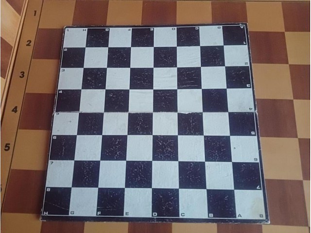 sahovska tabla na preklop, deblji karton 30 x 30 cm