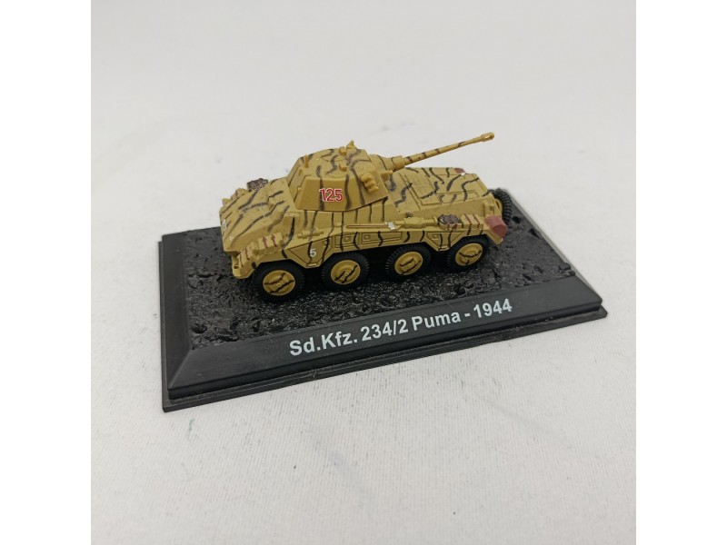 Amercom Sd.Kfz. 234 2 Puma tenk model odlican