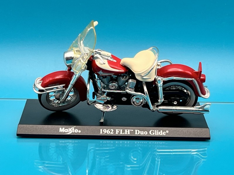 1:18 MAISTO Harley-Davidson FLH DuoGlide [LX-96]