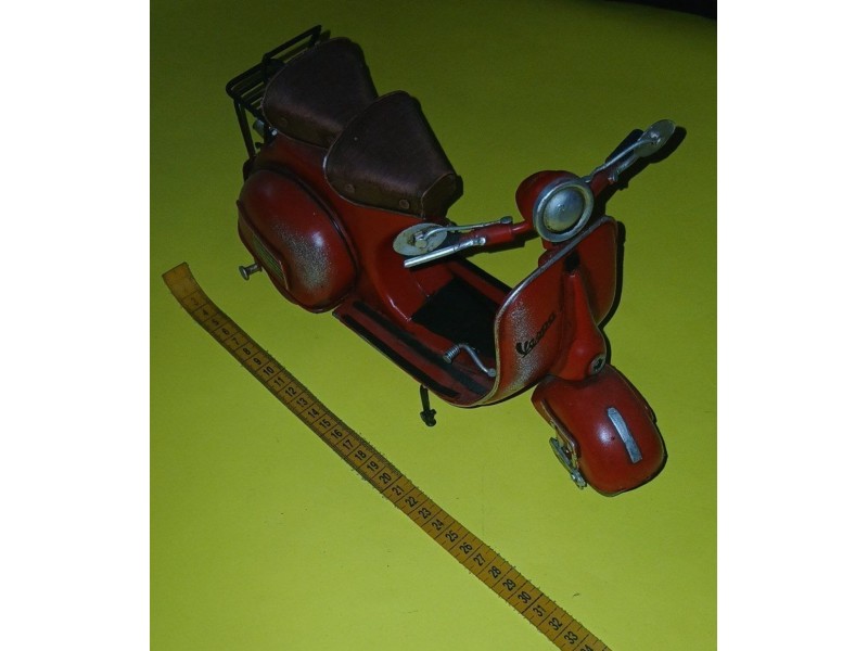 Vespa metalni motor