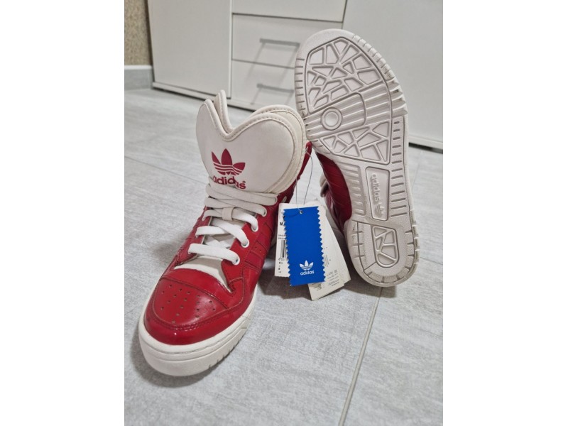 Adidas Originals Metro Attitude Logo Heart model G6101