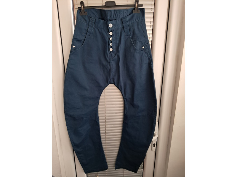 Humör teget neobicne pantalone vel 29