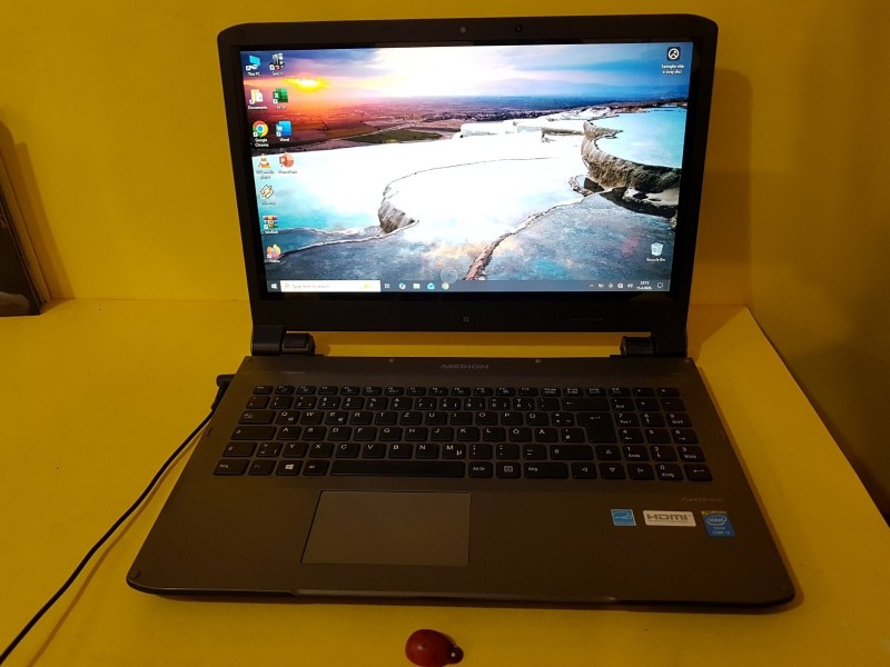 LAP TOP Medion Akoya S6212T EXTRA OČUVAN