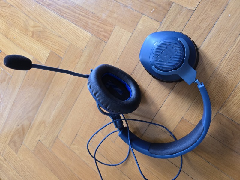 JBL Quantum 100 sluške slomljene - za delove