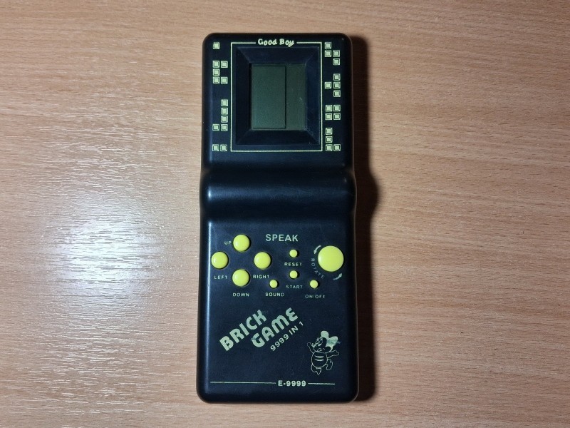 Retro Tetris "Brick Game 9999 in 1" – Neispravan