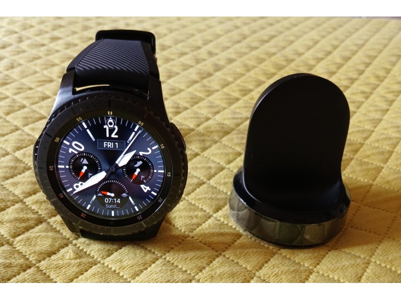 Samsung Gear S3 Frontier - smartwatch sa punjačem