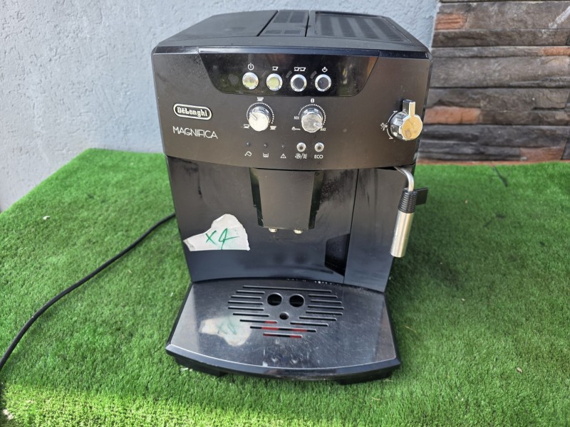 DeLonghi Magnifica aparat za kafu – ispravan, pravi odl