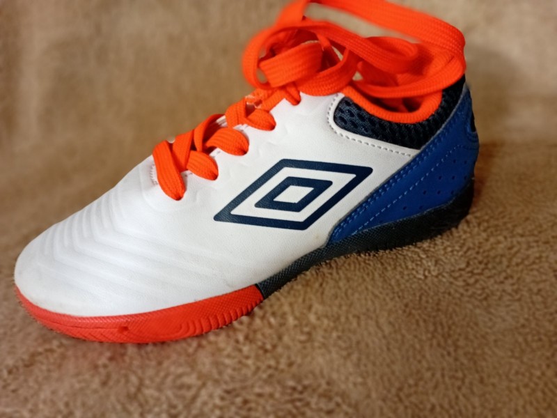 UMBRO patike 28