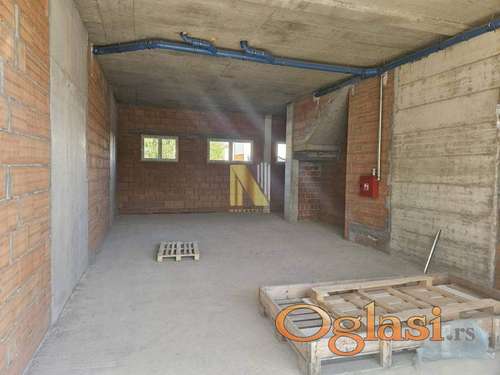 Ulični lokal površine 92m2- Telep