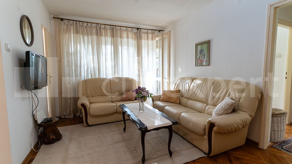 Stan za izdavanje BEZ PROVIZIJE: Trosoban, 64m², Učitelja Miloša Jankovića, Zvezdara - 750€