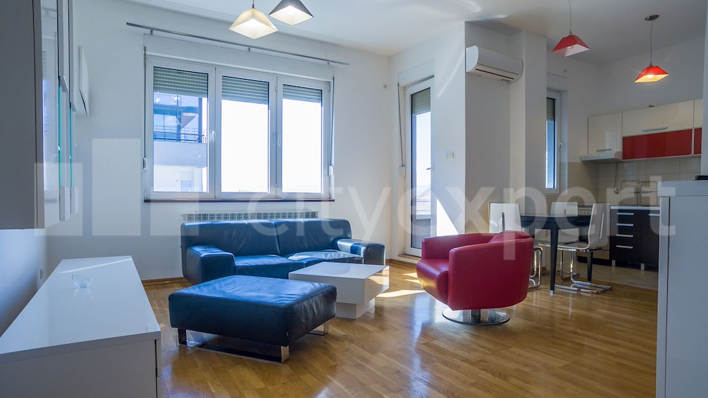 Stan Izdavanje Novi Sad Bez skrivenih troškova - 50m², Bulevar oslobođenja, Novi Sad - 550€