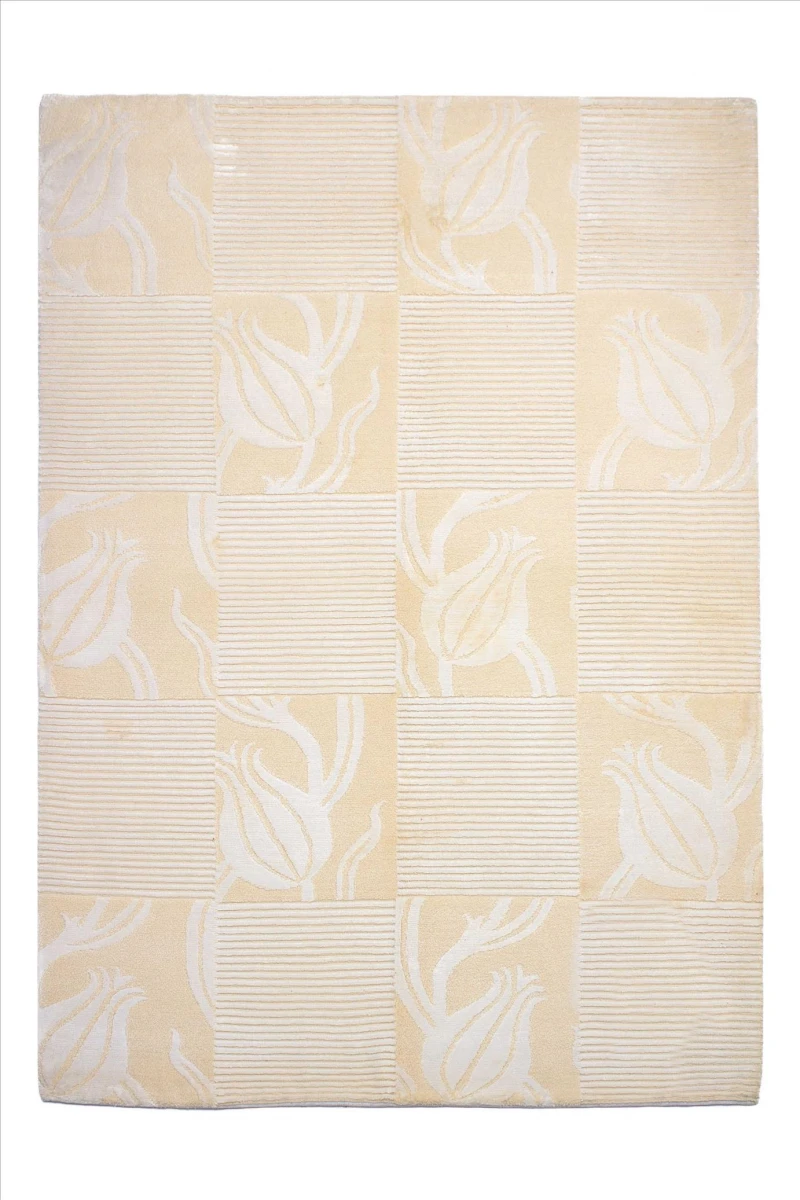 Tulipa Deluxe
Dimenzija: 245 x 173 cm
Vuna 100%