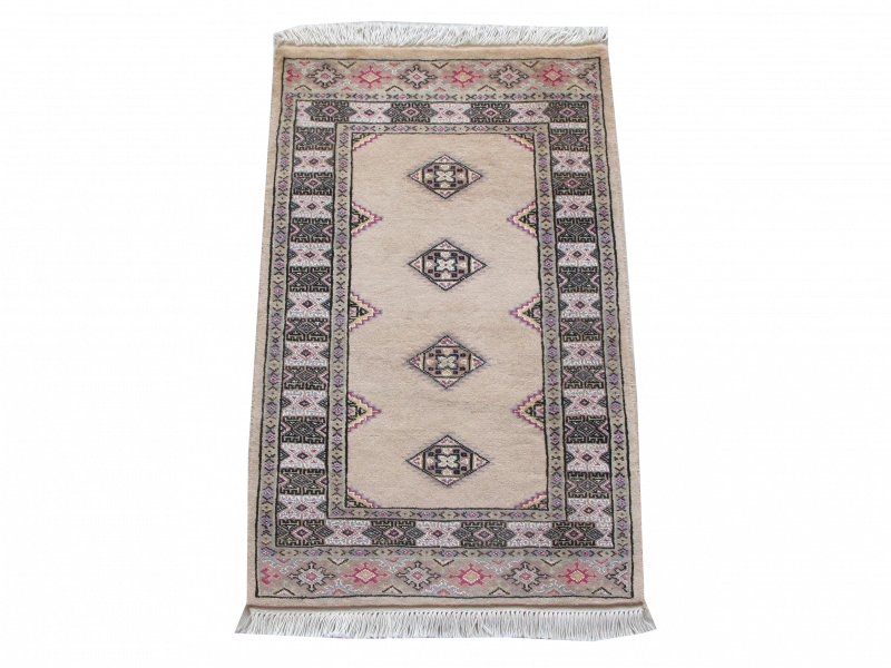 Jaldar Exclusive Šifra proizvoda: 419015
Dimenzija: 97 x 63 cm
Vuna 100%
Buhara tepisi