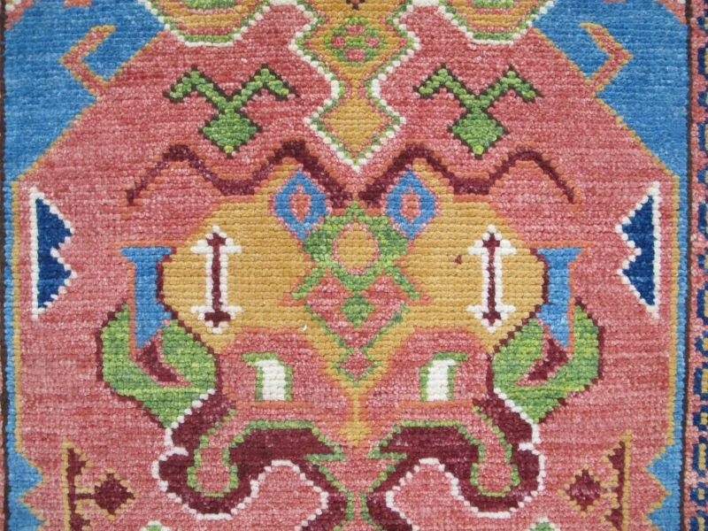 Kazak Šifra proizvoda: 419460
Dimenzija: 297 x 76 cm
Vuna 100%
Kazak tepisi