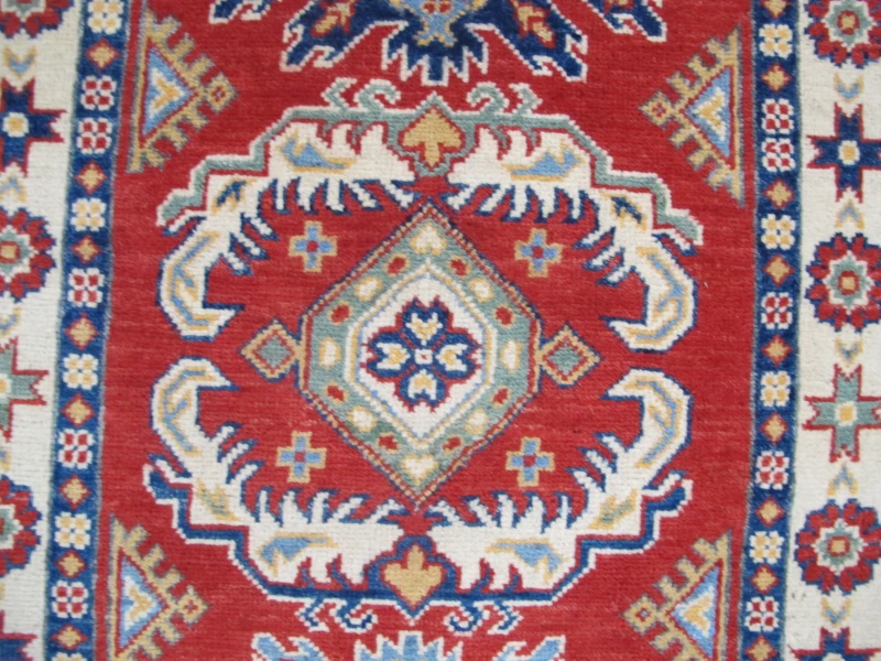 Kazak Šifra proizvoda: 419420
Dimenzija: 303 x 83 cm
Vuna 100%
Kazak tepisi