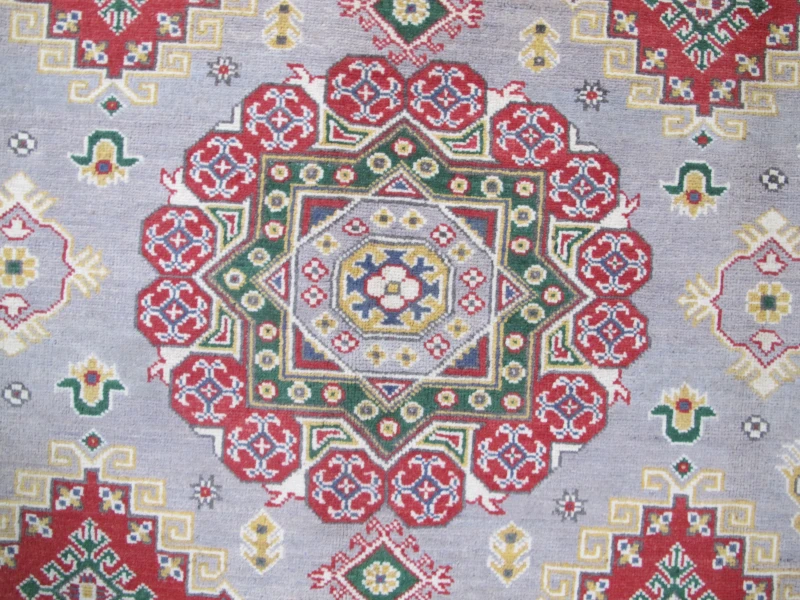Kazak Šifra proizvoda: 419404
Dimenzija: 228 x 170 cm
Vuna 100%
Kazak tepisi