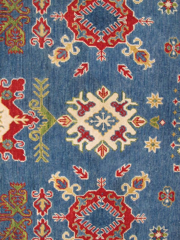 Kazak Šifra proizvoda: 419454
Dimenzija: 234 x 170 cm
Vuna 100%
Kazak tepisi