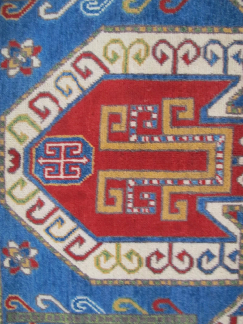 Kazak Šifra proizvoda: 419459
Dimenzija: 185 x 120 cm
Vuna 100%
Kazak tepisi