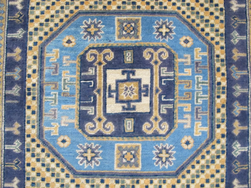 Kazak Šifra proizvoda: 419410
Dimenzija: 180 x 117 cm
Vuna 100%
Kazak tepisi