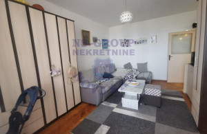 Prodajem Stan-Apartman, Kej