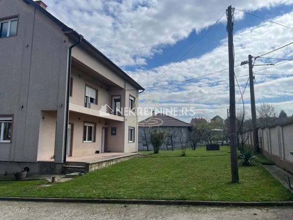 Kuća 310m2 na 72 ara placa, mirna lokacija, šuma, luks oprema, odlična investicija