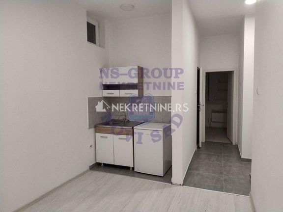Izdaje se prazan stan na Novoj Detelinari, površine 29m²