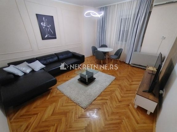 Trosoban stan za izdavanje, Beograd centar, 900€, 71m², renoviran