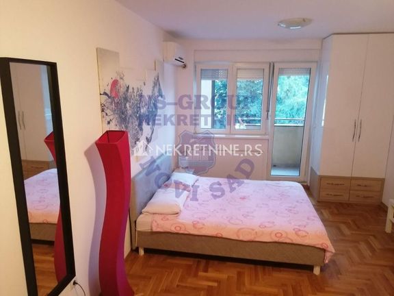 Izdaje se nameštena garsonjera površine 27m²
