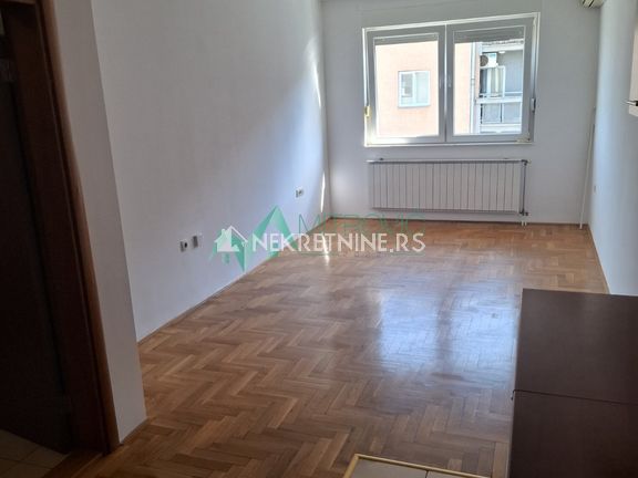 Stanovi,NOVI SAD,BULEVAR EVROPE,kv: 26.00, € 230, ID: 9102022