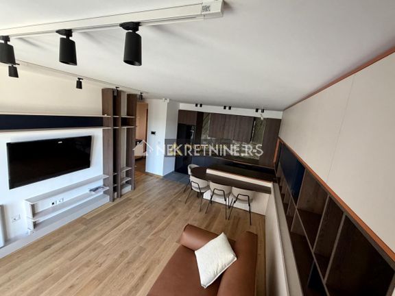 Izdaje se luksuzan, potpuno nov stan površine 84 m², smešten u modernom kompleksu Vojvoda Residence