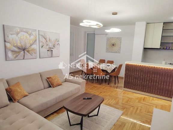 Voždovac, Banjica, 4.0 stan, 79m2, 1400 EUR