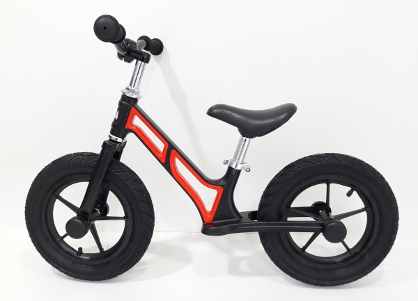 Balance bike od magnezijuma - Bicikla za decu sa gumama na naduvavanje, crna