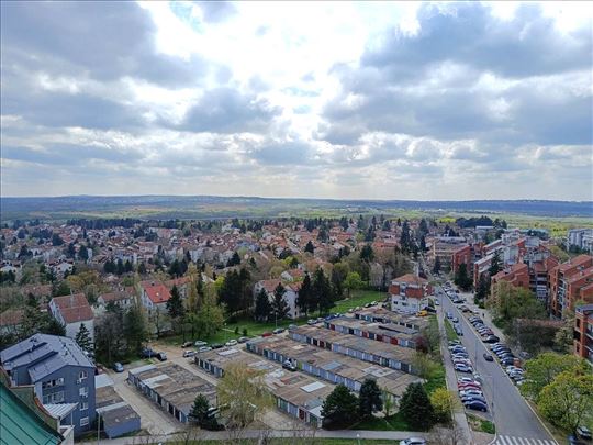 Labudovo brdo, Serdar Janka Vukotića, 55+15m2