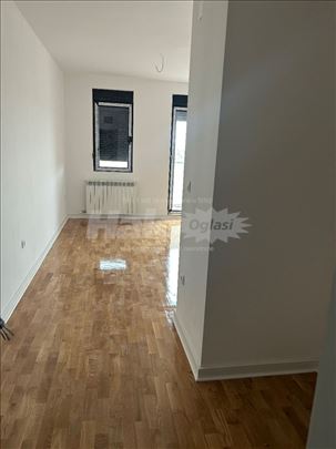 Dvoiposoban stan 75m2, Batajnica centar