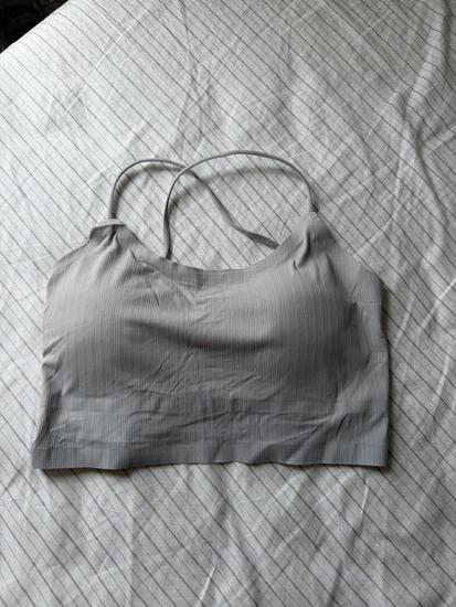 Sivi crop top