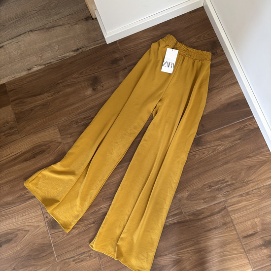 Zara lepe letnje pantalone Novo