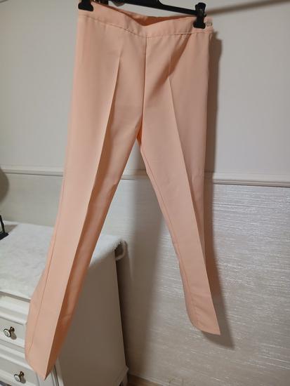 Nove kajsija boje pantalone s/m