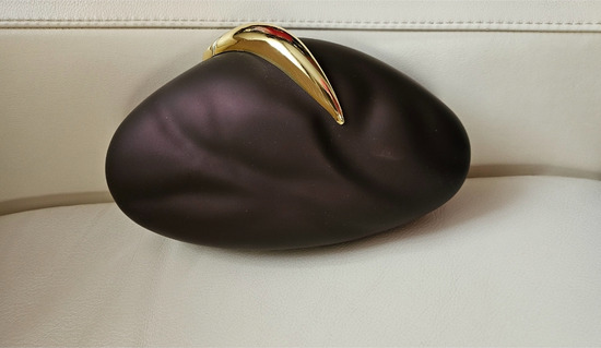 Kaya Irregular Oval Clutch burgundy zlatni detalji
