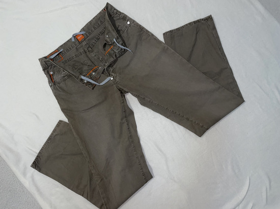    Hugo Boss pantalone – premium komad