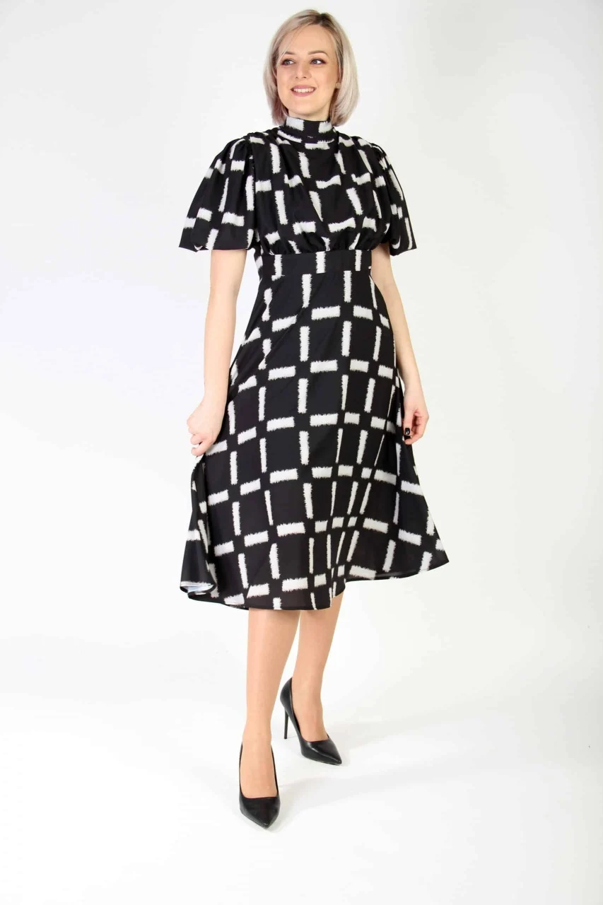 Klasična elegantna haljina ženstvene siluete