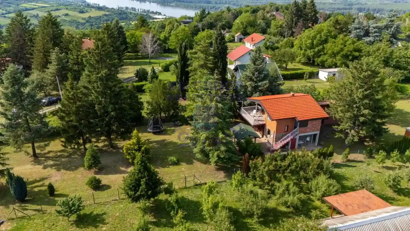 Banstol, Sremski Karlovci