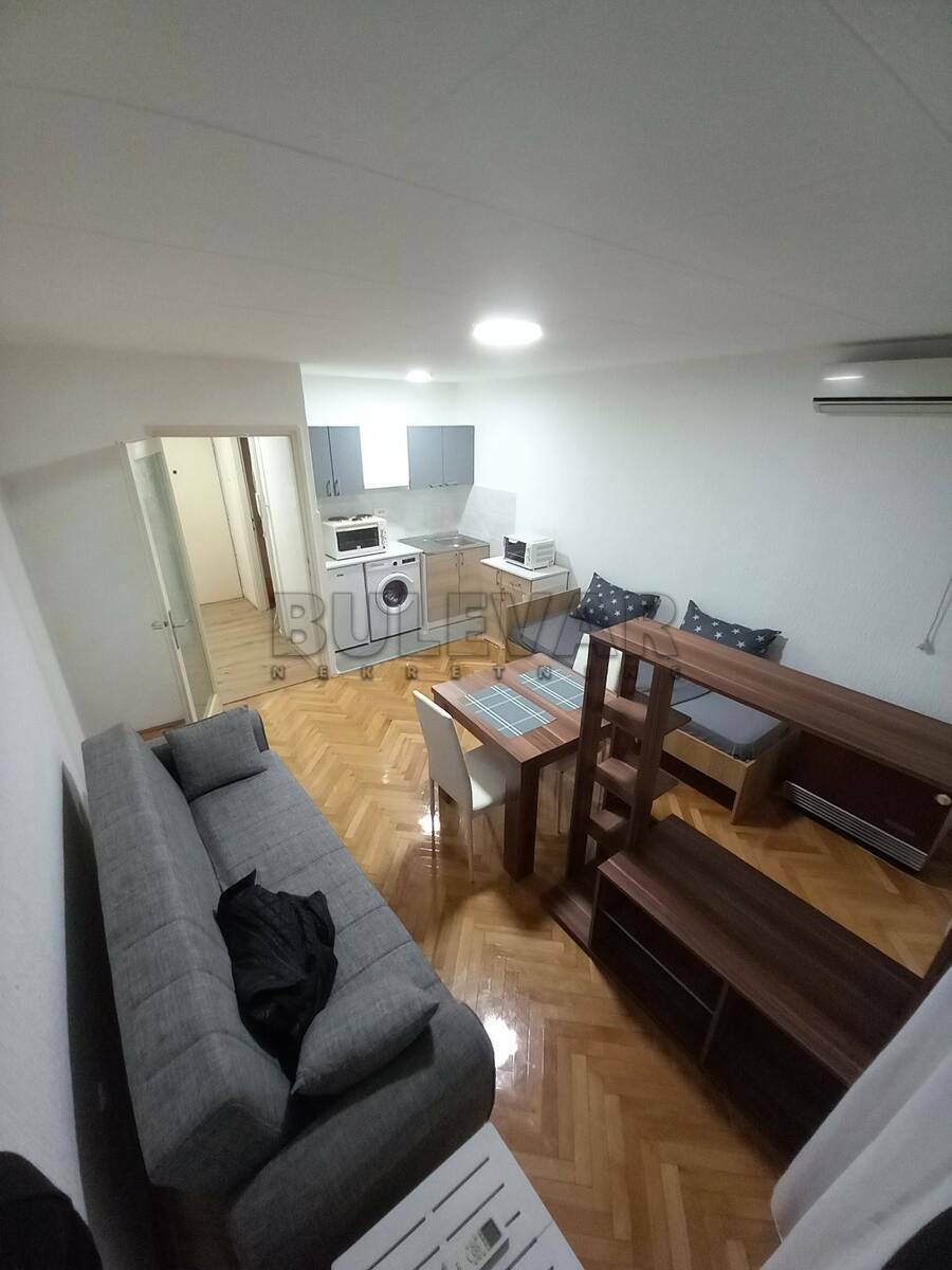 Garsonjera, Niš - Bulevar Nemanjića | Izdavanje · 24m² · 250€