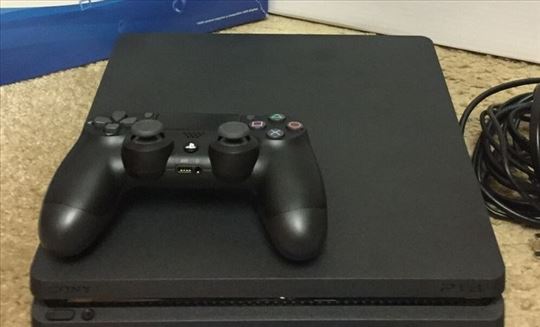 Sony 4 sa 500 i 15 igrica Slim model Pes 26