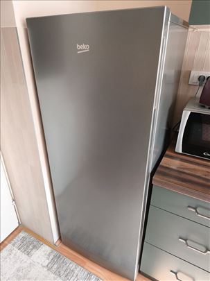 Frižider BEKO RSSA290M41SN skoro nov u garant.roku