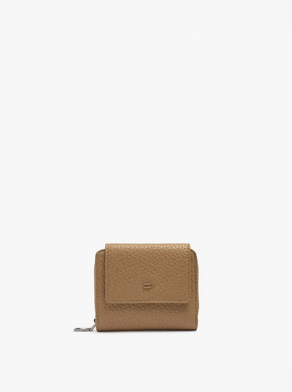 WALLET WITH TEXTURE AND FLAP
