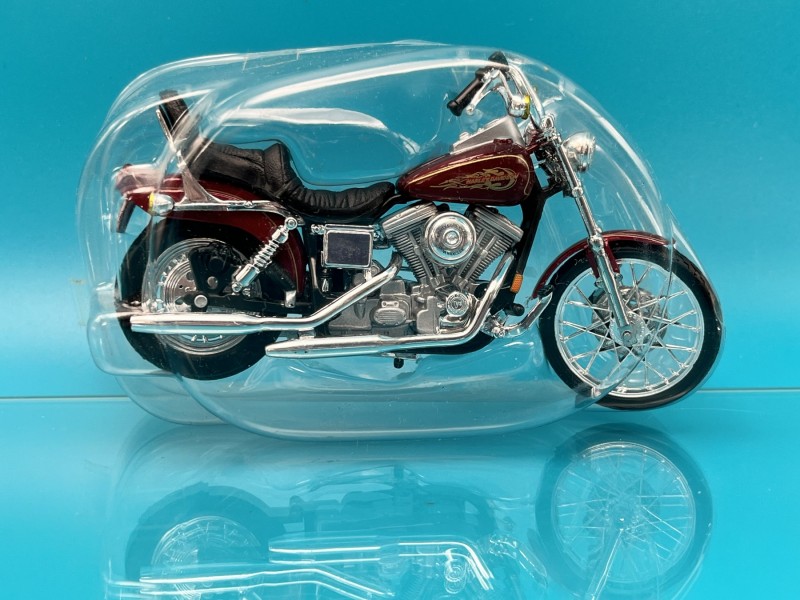 MINT 1:18 MAISTO Harley-Davidson FCSTC Custom [LX-26]