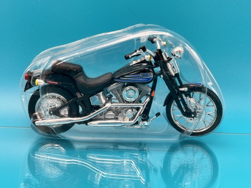 MINT 1:18 MAISTO Harley-Davidson Road King [LX-31]