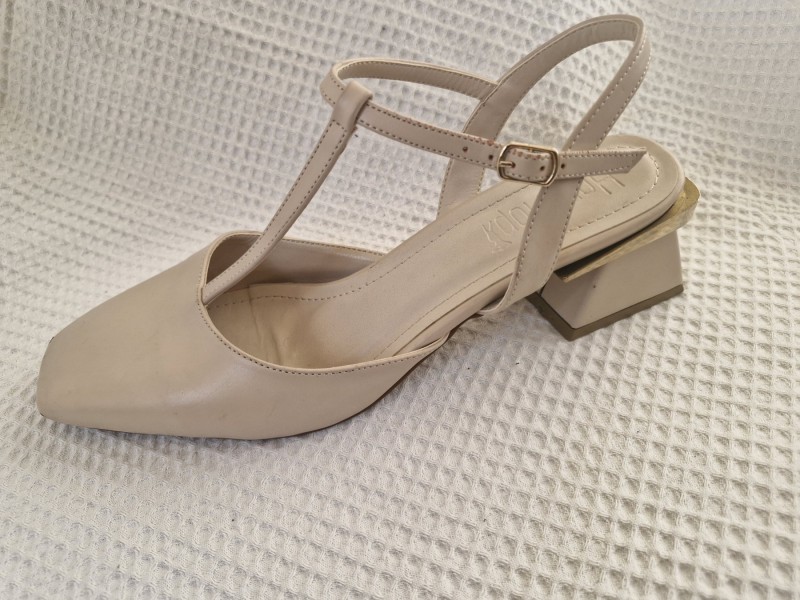 Elegantne bež sandale 39,40