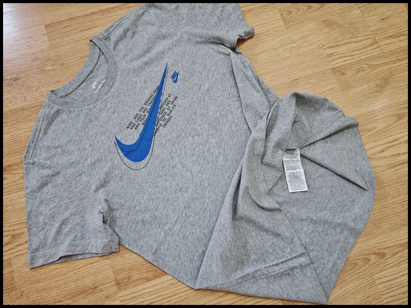 **NIKE** majica sa printom-L