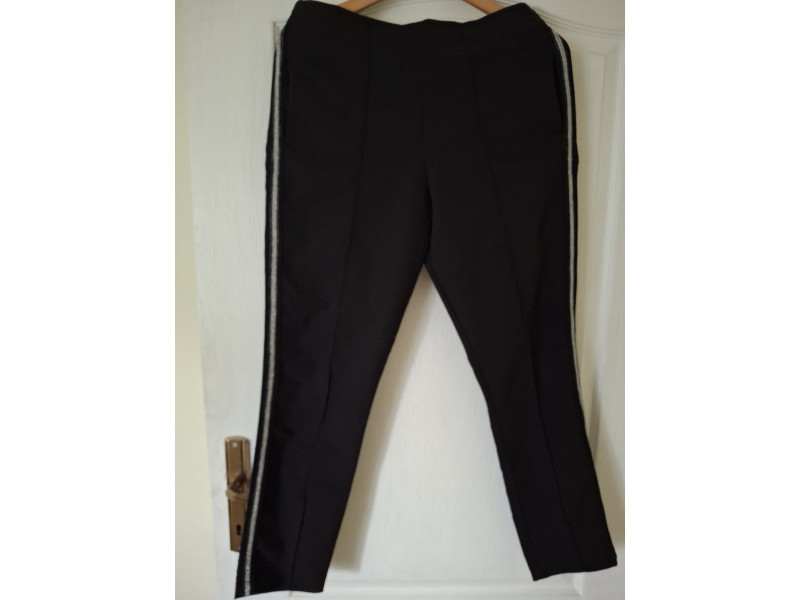 Nove Jagger prelepe pantalone